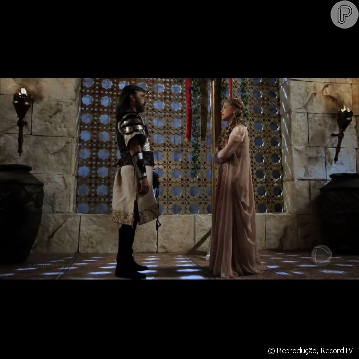 Úrsula (Letícia Peroni) pede a Abul (Joelson Medeiros) para libertar ...