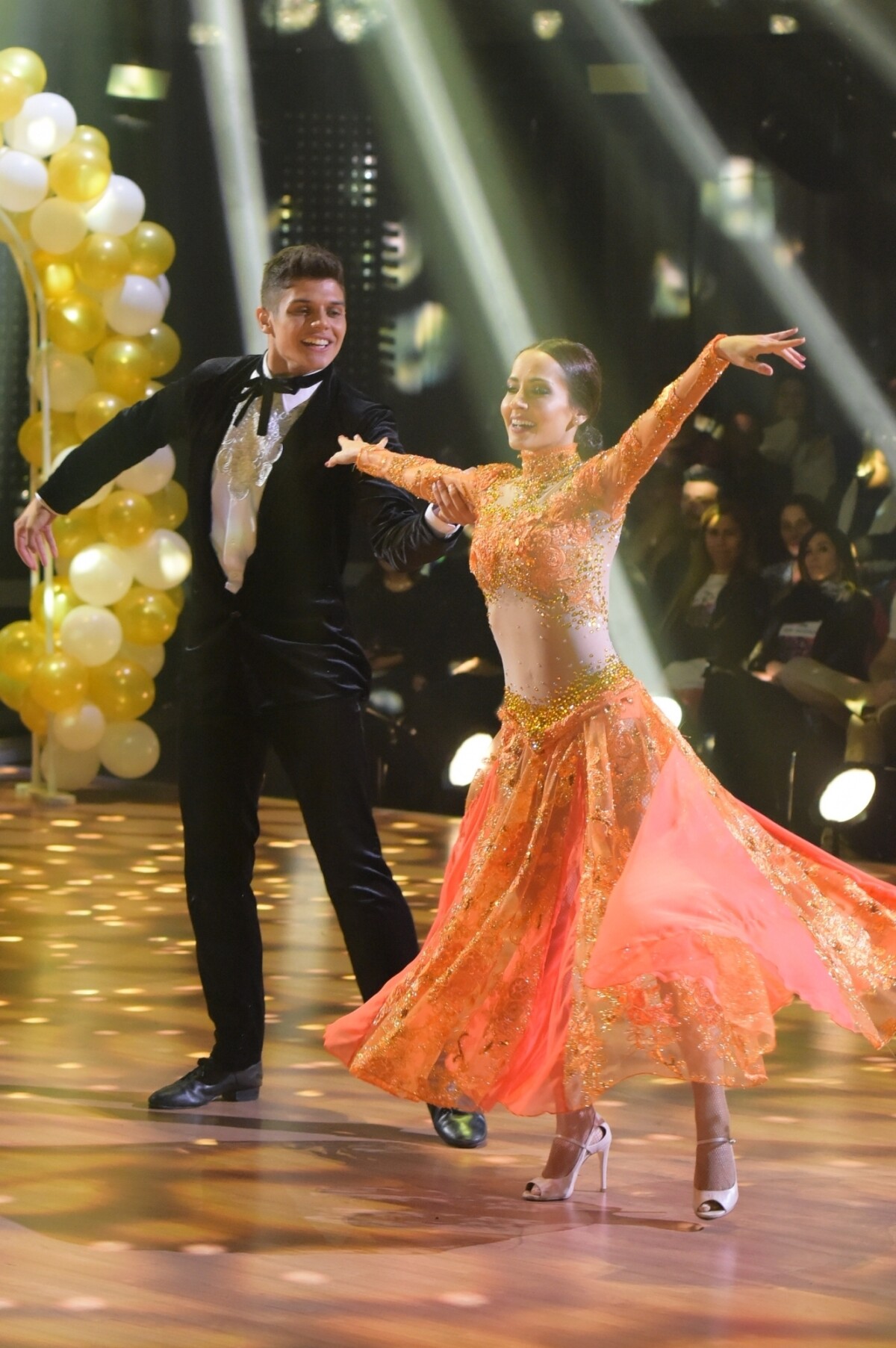 Foto: Maytê Piragibe e os outros dois finalistas vão dançar charleston ...