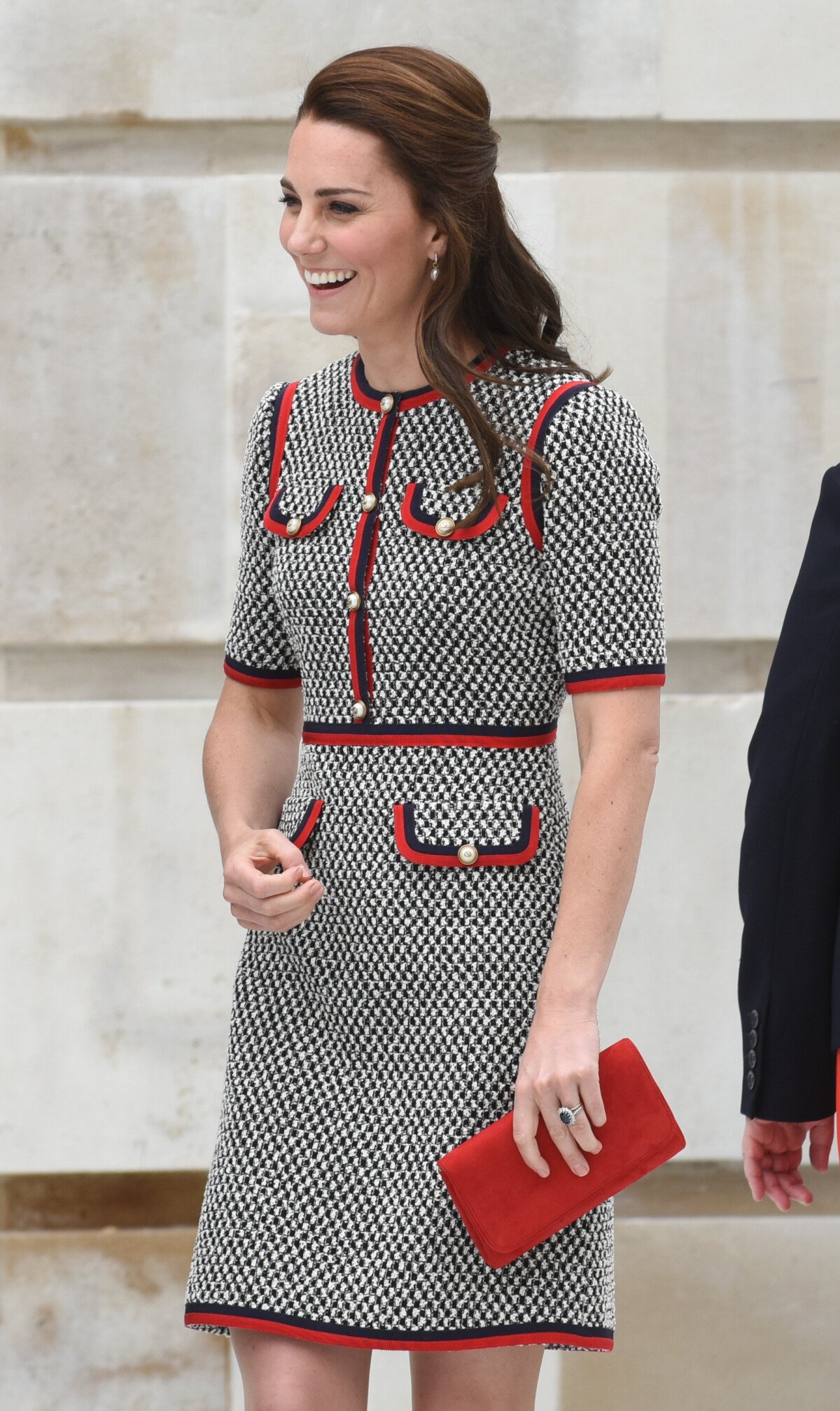 Foto: O modelo do vestido usado por Kate Middleton está à venda por £ 1 ...