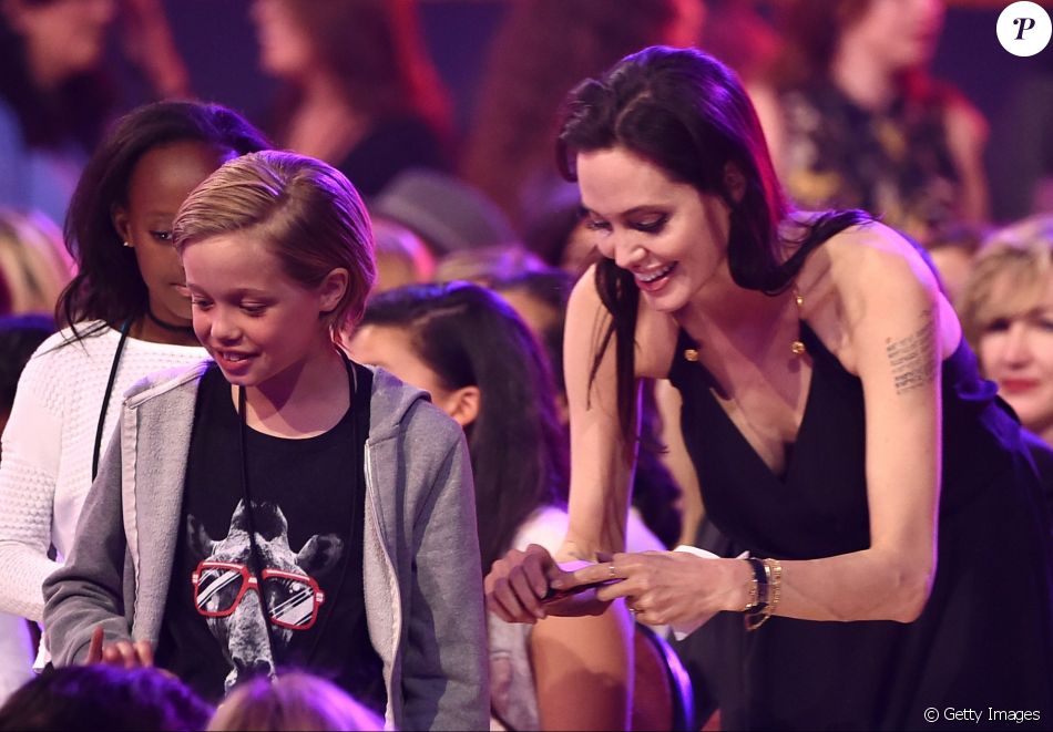 Shiloh, filha de Angelina Jolie e Brad Pitt, é adepta do estilo tomboy ... Shiloh, filha de Angelina Jolie e Brad Pitt, é adepta do estilo tomboy ...