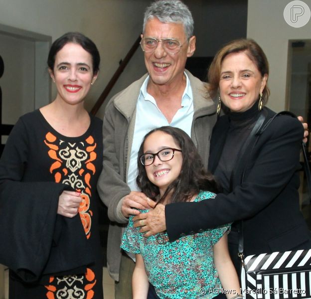 Silvia Buarque é prestigiada pelos pais, Marieta Severo e Chico Buarque, em pré-estreia de filme ...