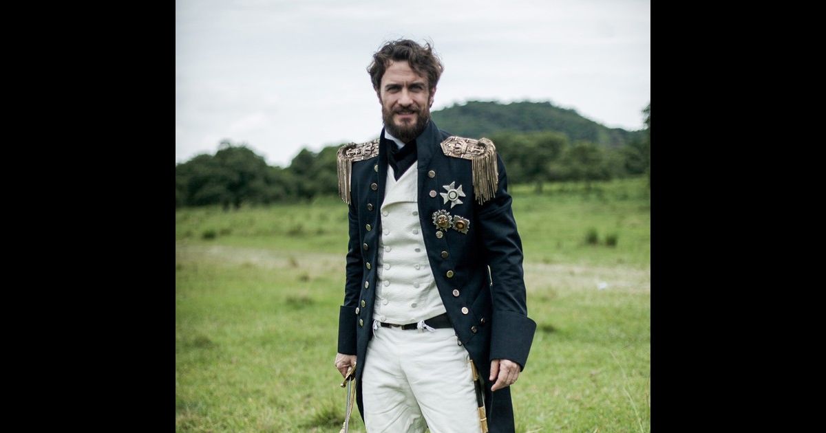 Thomas (Gabriel Braga Nunes) se prepara para matar Joaquim (Chay Suede ...