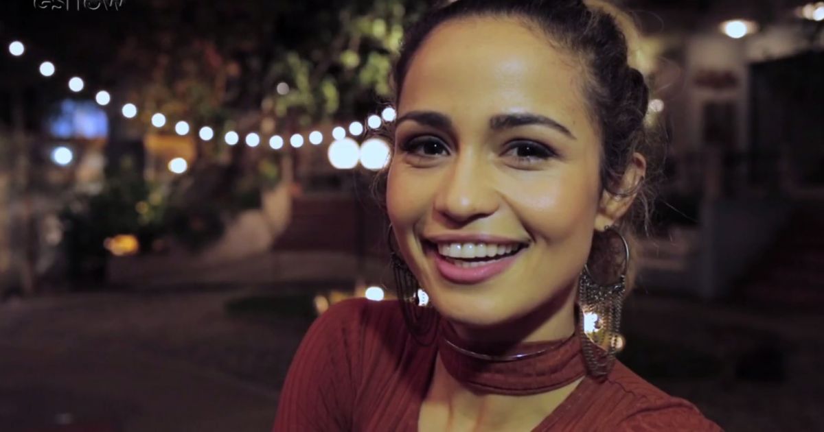 Sandra Helena (Nanda Costa) herda metade da fortuna de dona Marieta (Camila Amado), uma hóspede ...