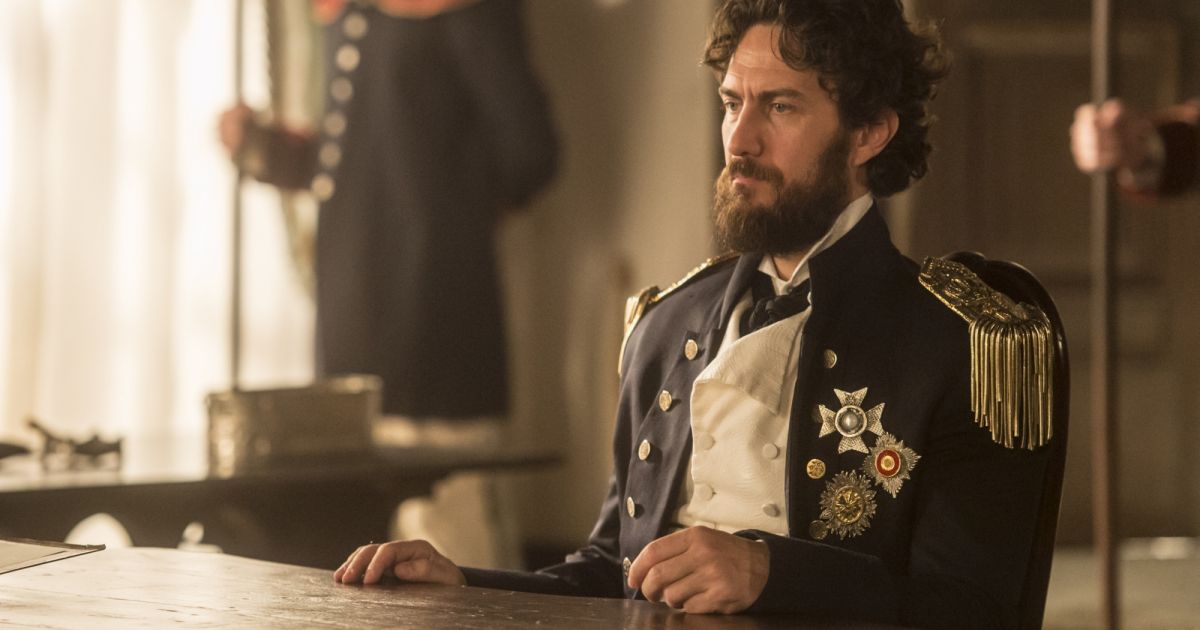 Thomas (Gabriel Braga Nunes) é preso depois que Joaquim (Chay Suede) o ...