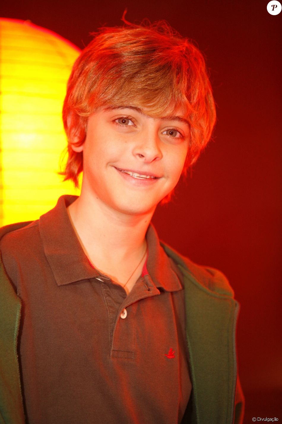 Eike Duarte, na época com 11 anos, na pele do personagem Theo, na ...