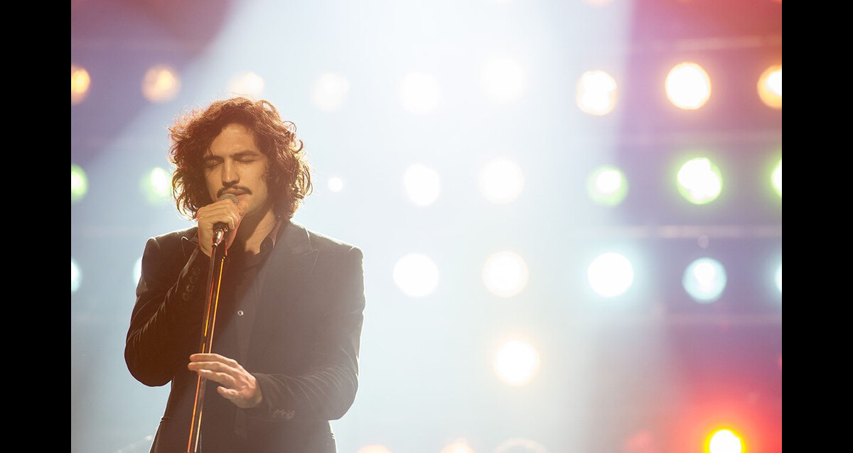 Foto: Todos brindam a conquista de Gustavo (Gabriel Leone) no festival ...