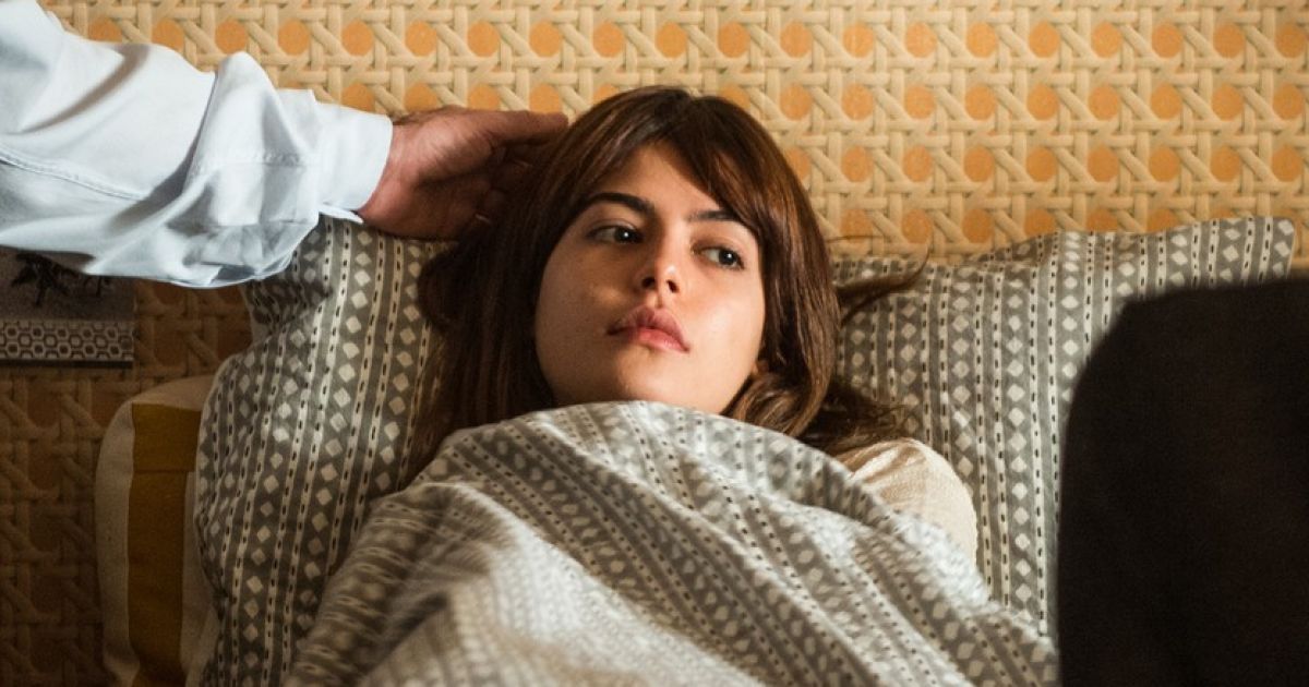 Nanda (Julia Dalavia) é internada e diagosticada com pneumonia, no ...