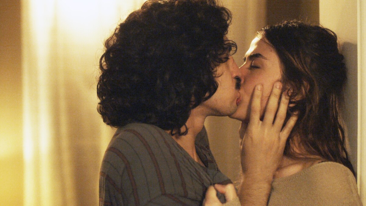 Foto: Gustavo (Gabriel Leone) e Rimena (Maria Casadevall) fazem amor ... Foto: Gustavo (Gabriel Leone) e Rimena (Maria Casadevall) fazem amor ...