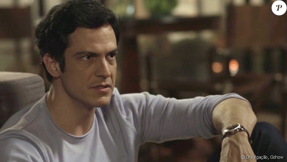 Eric (Mateus Solano) é confrontado por Luiza (Camila Queiroz) e decide ...