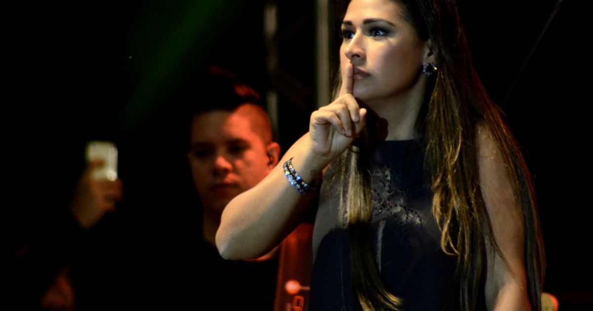 A altura de Simone, da dupla com Simaria, já impressionou os fãs nas ...