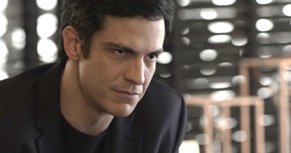 Eric (Mateus Solano) pede que seu advogado defenda Sandra Helena (Nanda ...