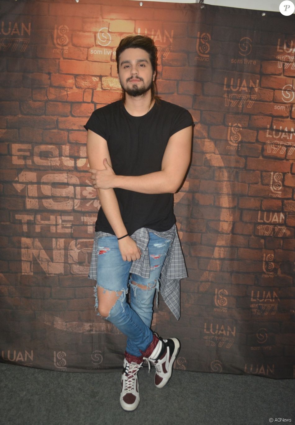 Luan Santana afirmou que dorme sem cueca em entrevista a Matheus Mazzafera - Purepeople