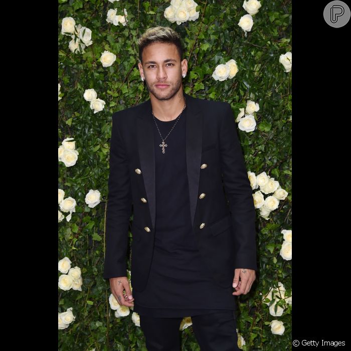 O blazer Balmain usado por Neymar custa 1, 8 mil libras ...