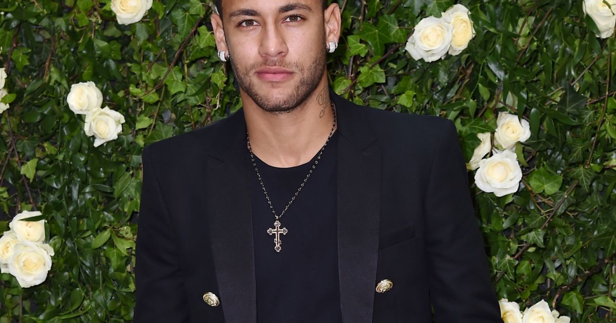 O blazer Balmain usado por Neymar custa 1, 8 mil libras ...