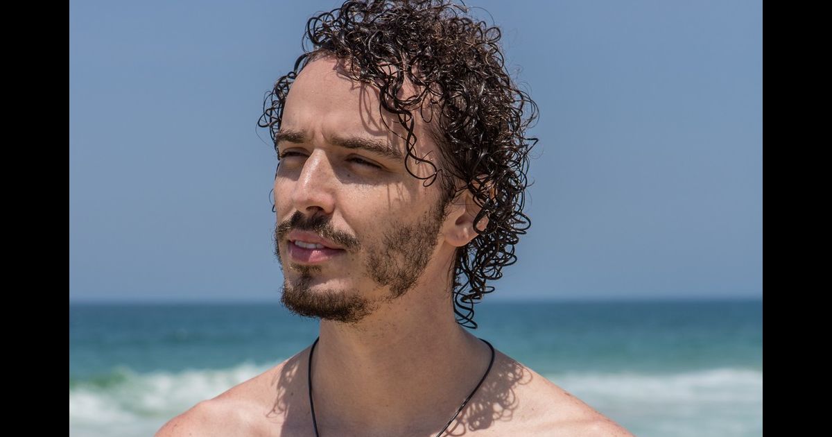 Cláudio (Gabriel Stauffer) volta ao Rio de Janeiro nos últimos ...