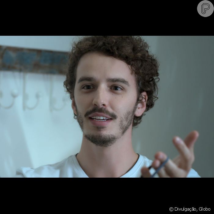 Claudio (Gabriel Stauffer) fica feliz ao reencontrar Ivan (Carol Duarte ...