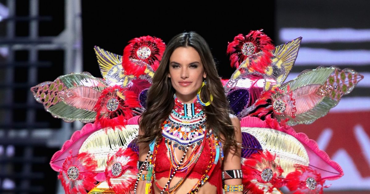 Alessandra Ambrosio fez seu último desfile pela Victoria's Secret. 'Amo ...