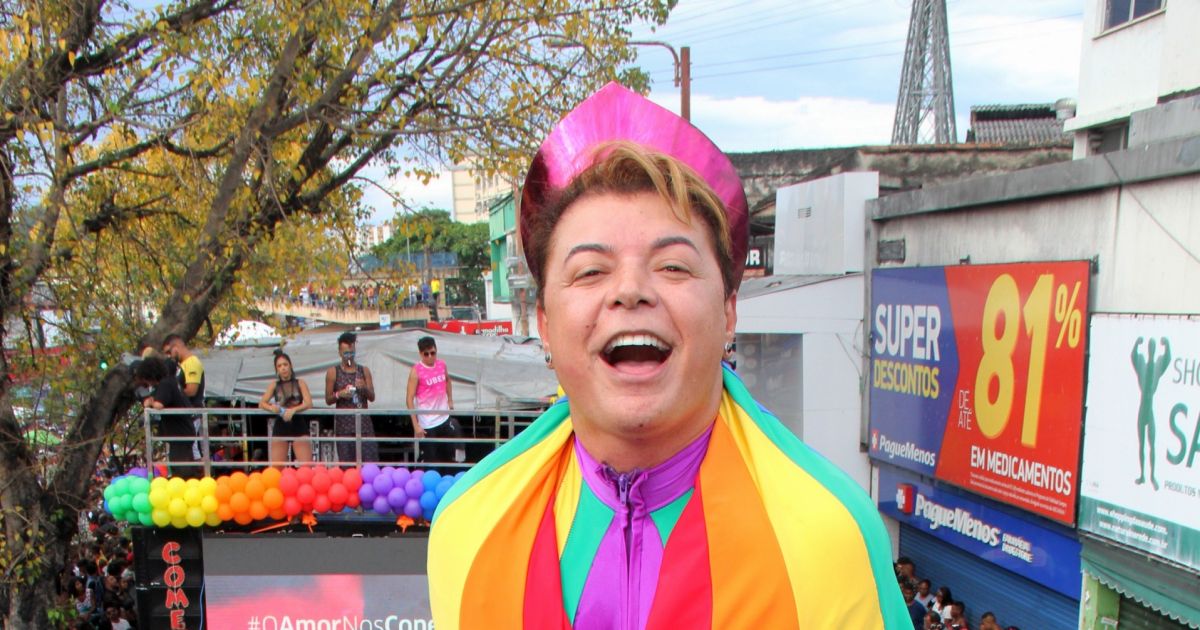 O promoter David Brazil esteve na 17ª Parada do Orgulho LGBT, no ...
