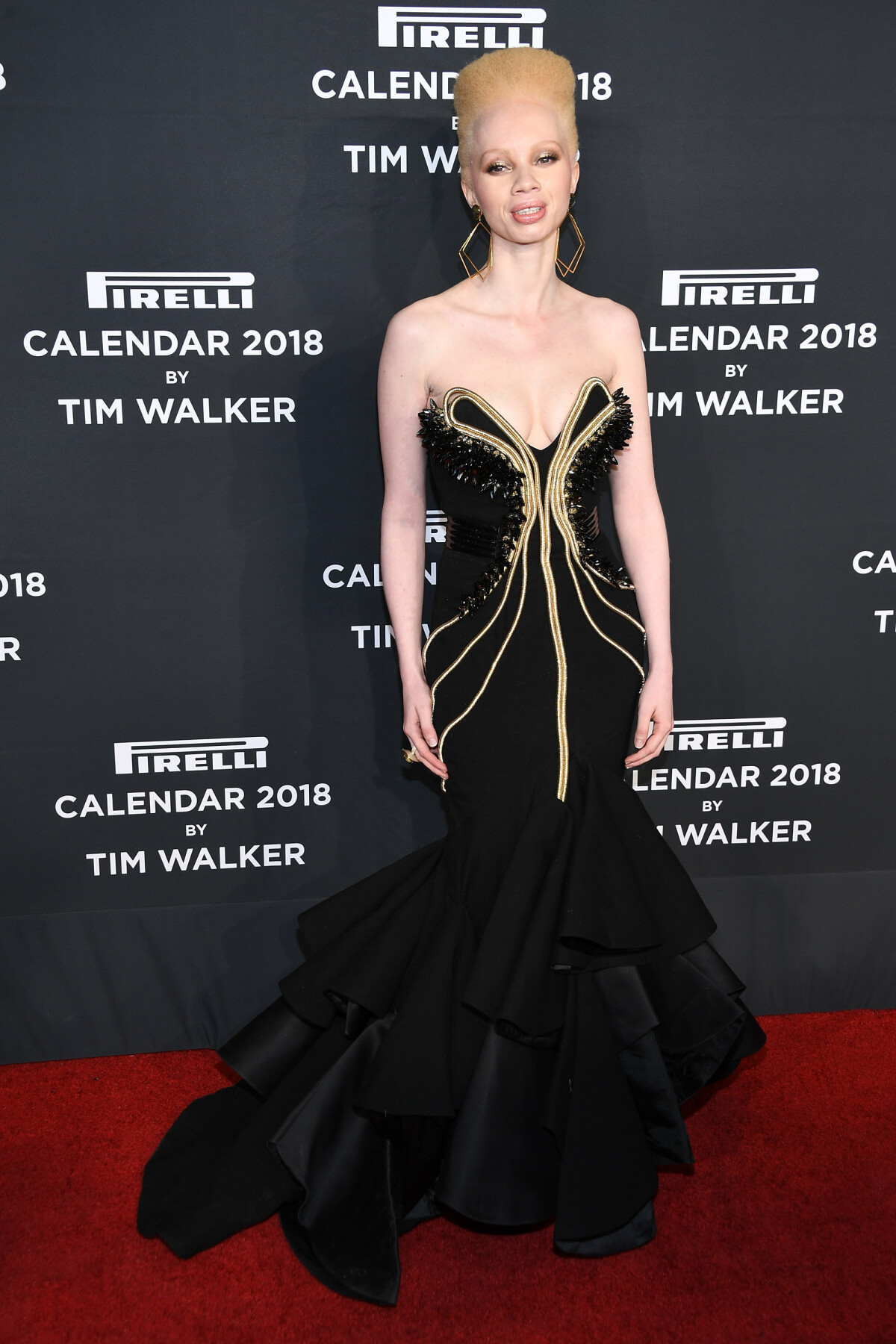 Foto: Thando Hopa, modelo albina nascida na África do Sul, deixou o ...