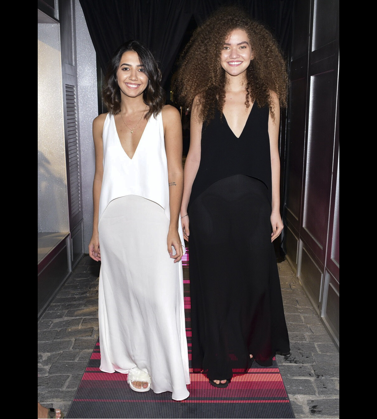 Foto: Ana Caetano e Vitória Falcão, do duo Anavitória, contrastaram ...