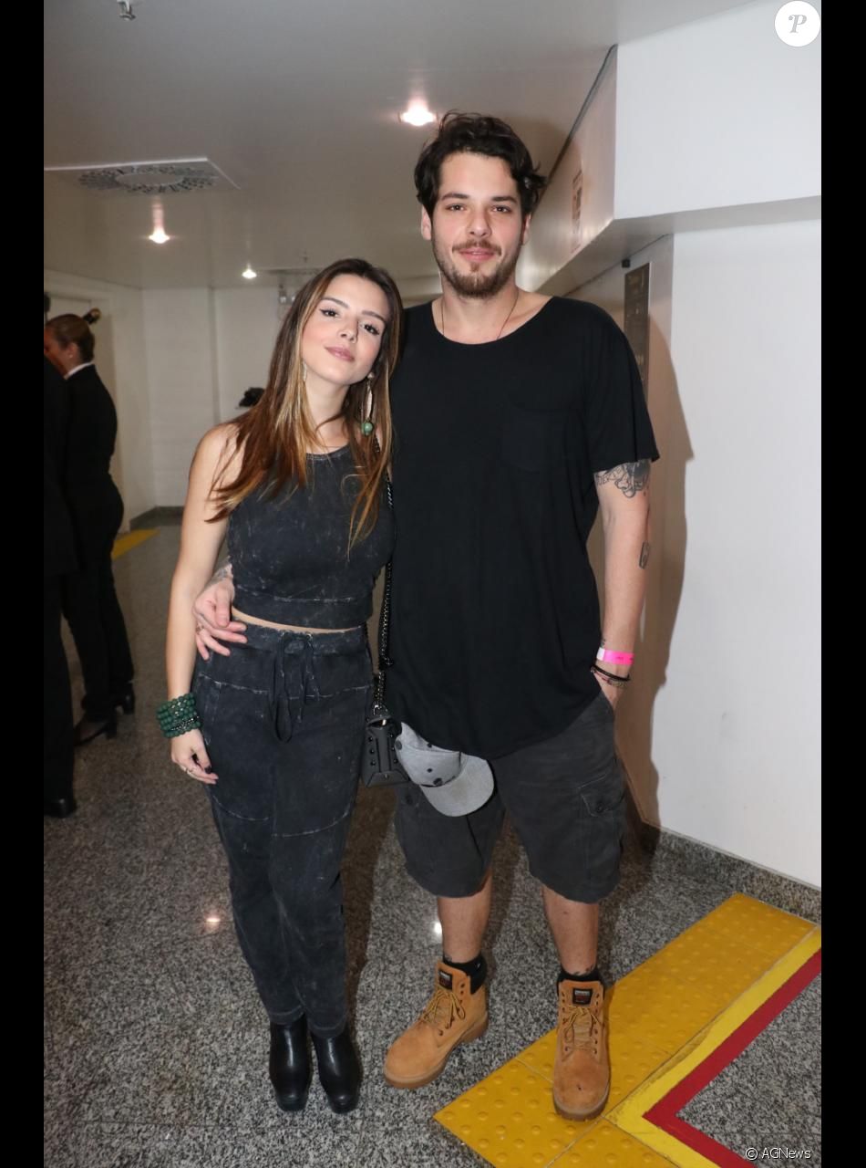 Giovanna Lancellotti e Gian Luca Ewbank ornaram looks para ir ao show ...