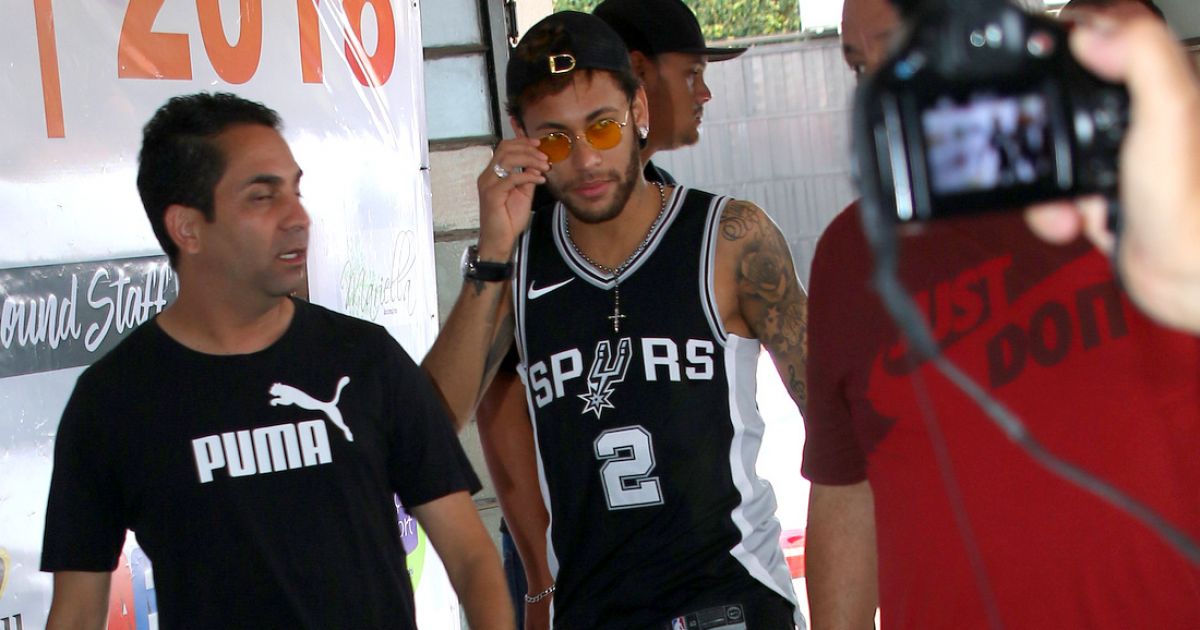 Neymar está no Brasil para as festas de final de ano - Purepeople