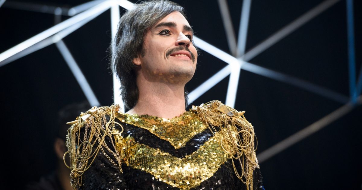 Johnny Hooker lançou o clipe de 'Flutua' no Natal - Purepeople