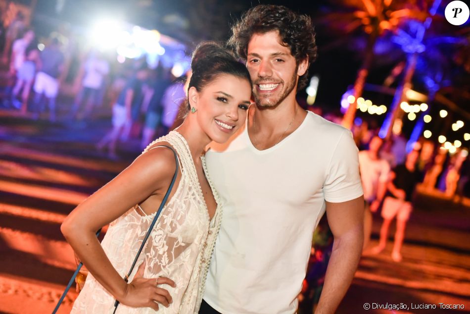 Mariana Rios posa com novo namorado, Rômolo Holsback, em festa no RN na ...