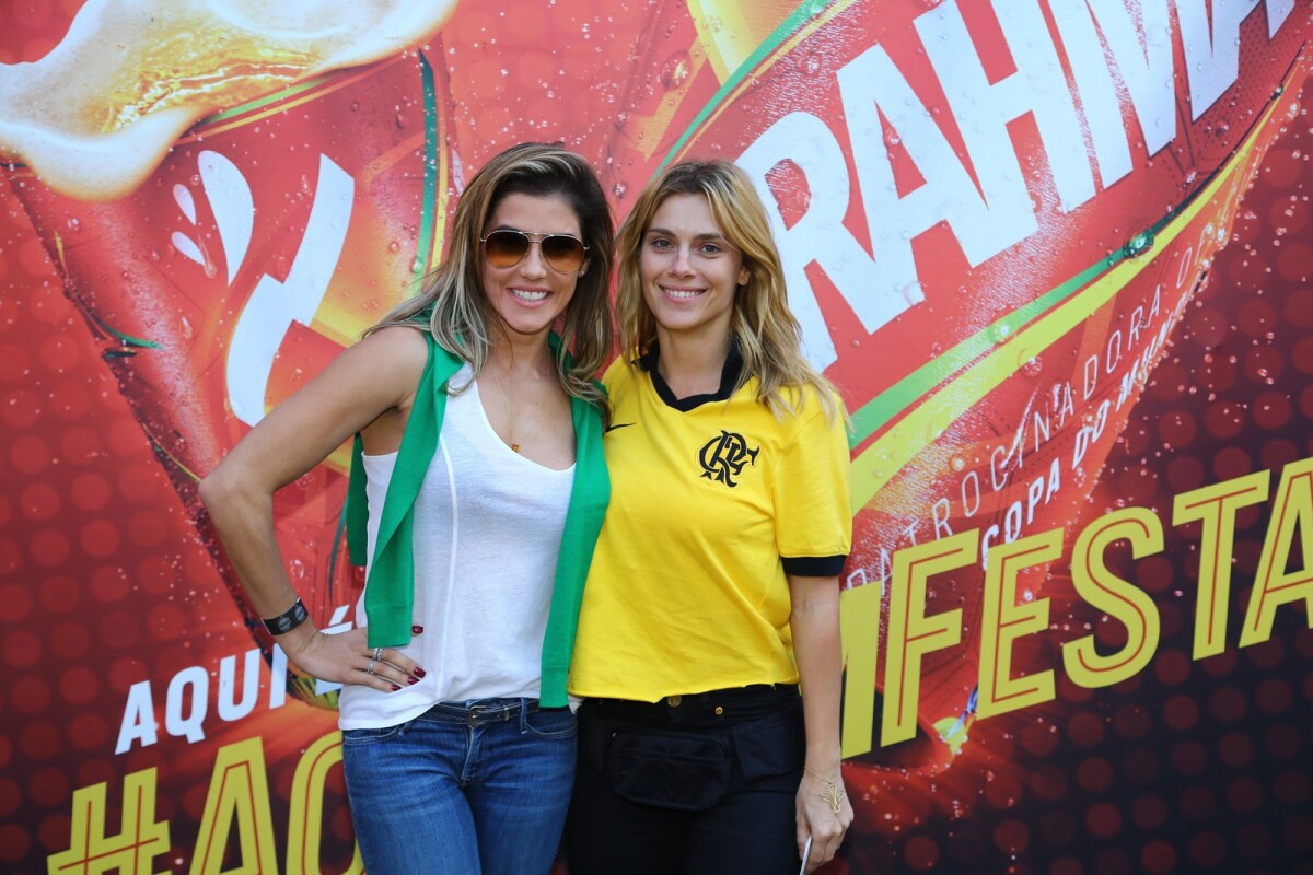Foto: Deborah Secco e Carolina Dieckmann posam juntas na final da Copa ...