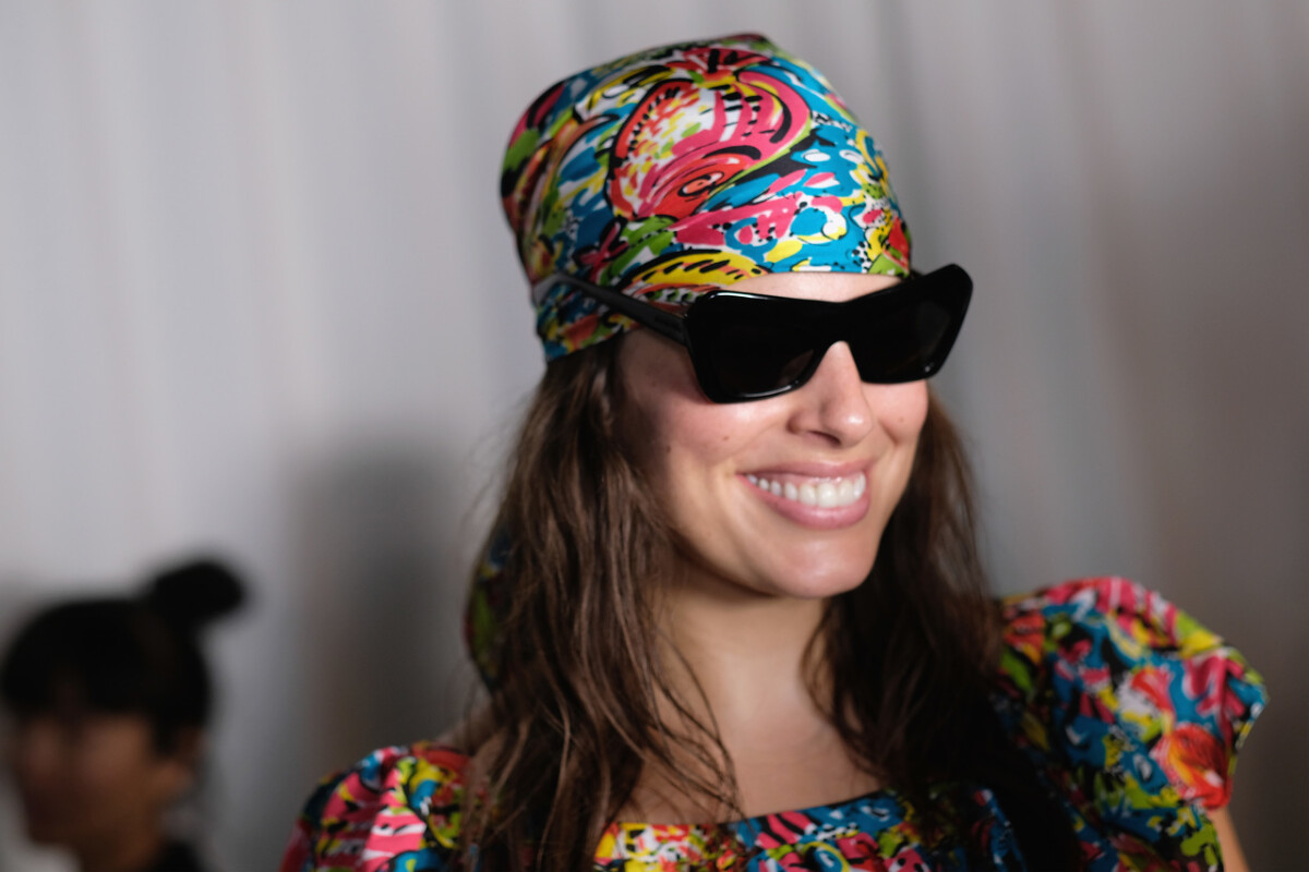 Foto: Ashley Graham usa lenço na passarela de Michael Kors - Purepeople