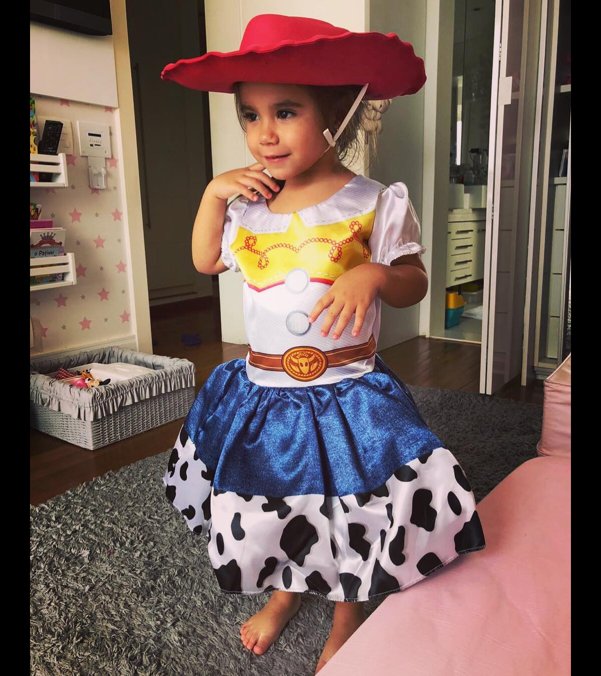 Foto: Maria Flor, filha de Deborah Secco e Hugo Moura, se fantasiou de ...