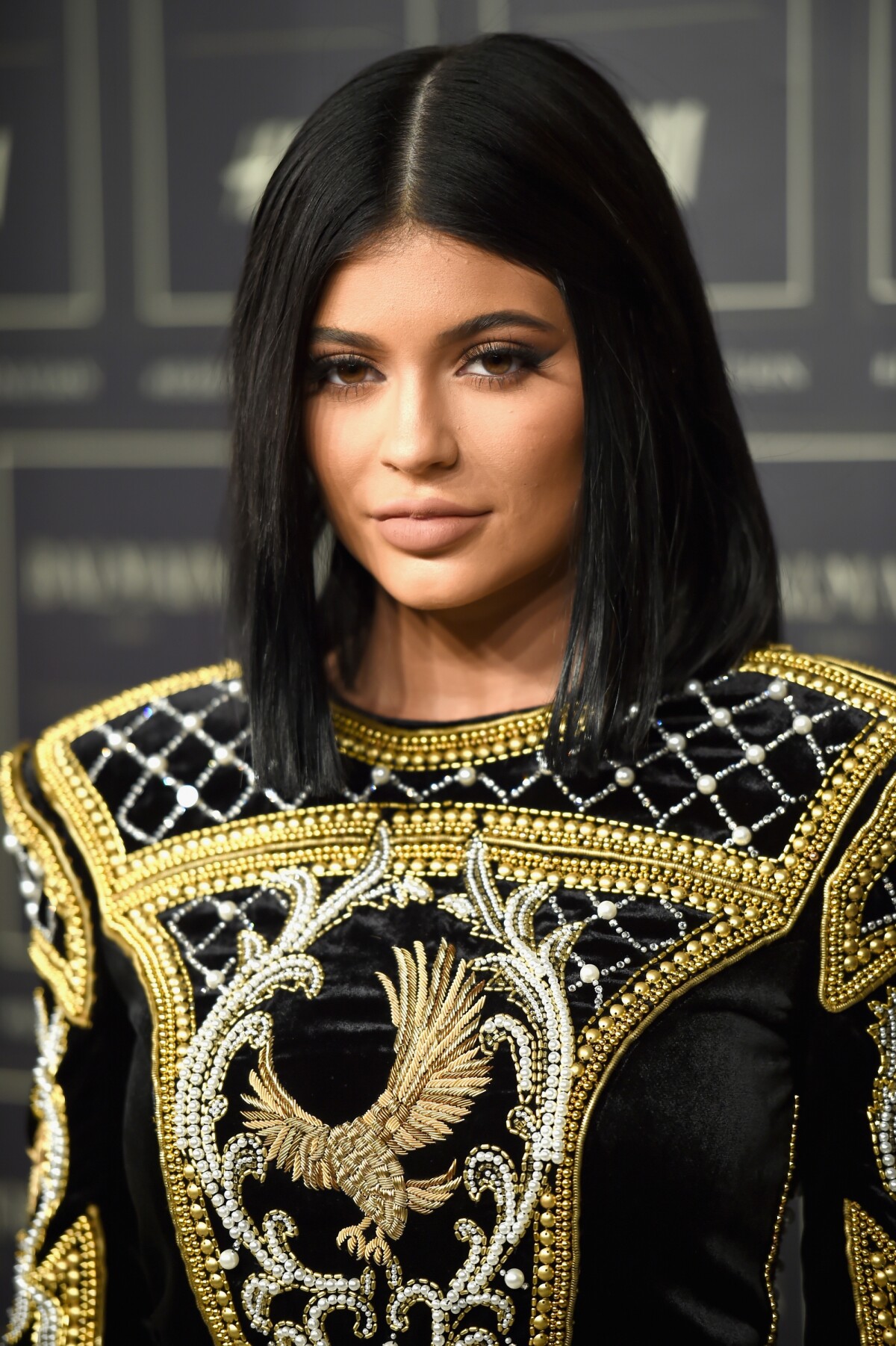Foto: Kylie Jenner: a aposta é a peça com aplicação + dourado - Purepeople