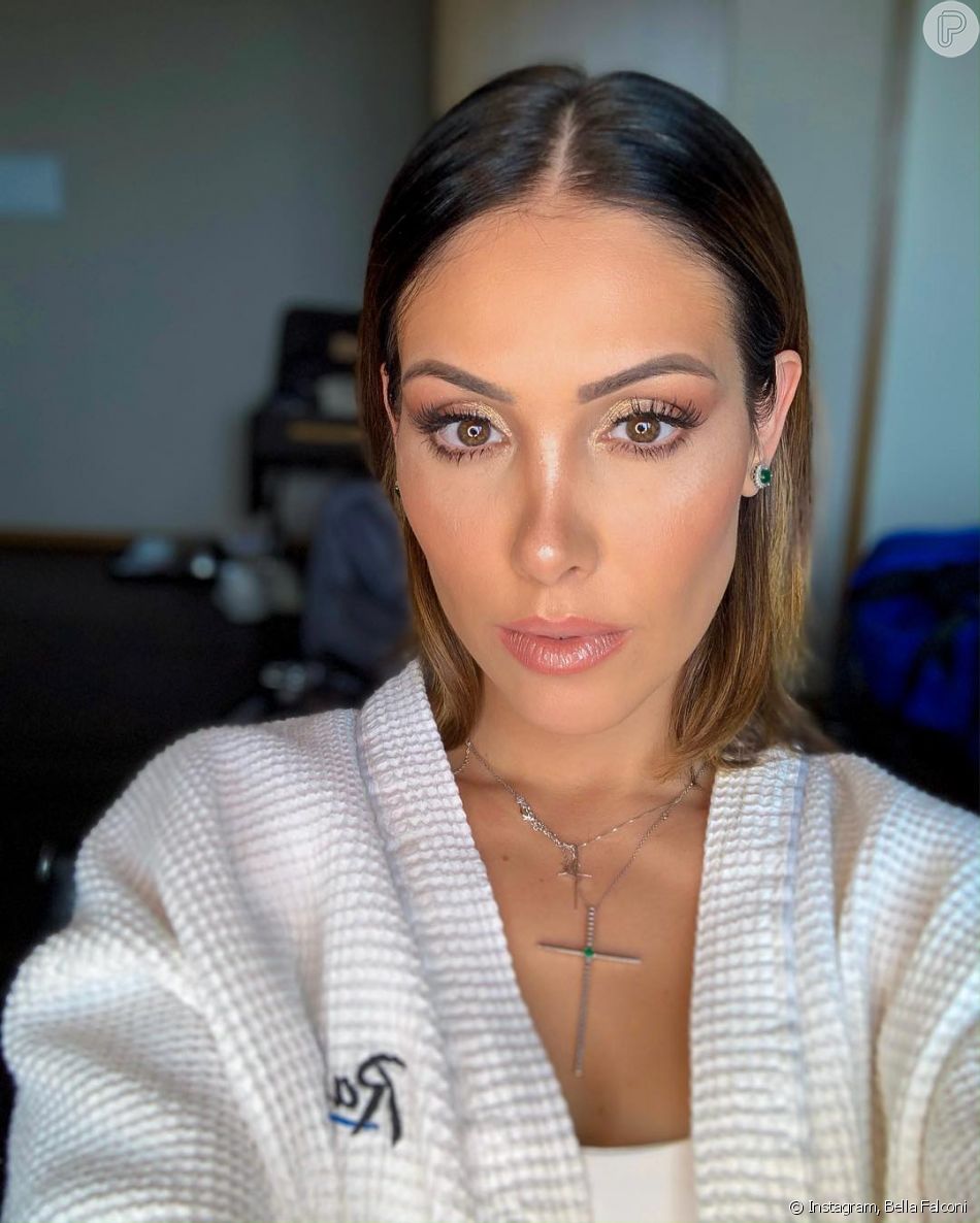 Bella Falconi contou ao Purepeople as peças de roupa que não faltam em ...