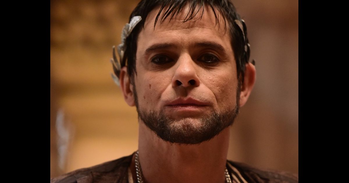 Antipas (Marcos Winter) vai embora do palácio no capítulo de quinta ...