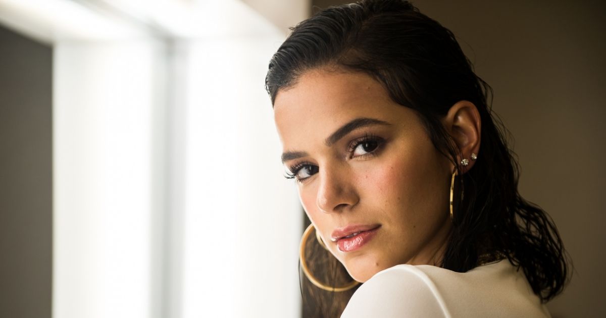 Bruna Marquezine também já reagiu no Twitter após ser criticada por uso ...