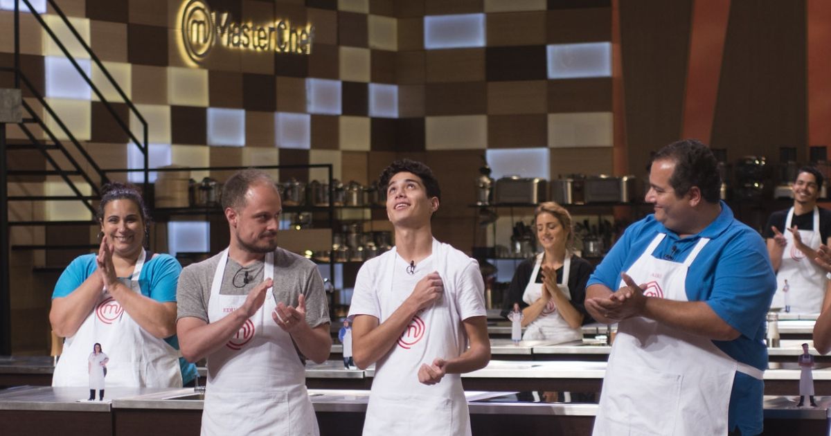 No 'MasterChef', volta de Helton foi comemorada na web - Purepeople
