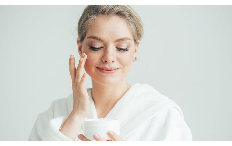 Pele seca: como limpar, hidratar e combater o ressecamento - Purepeople