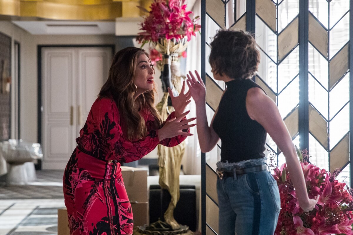Foto: Depois de sair da prisão, Maria da Paz (Juliana Paes) vai atrás ...