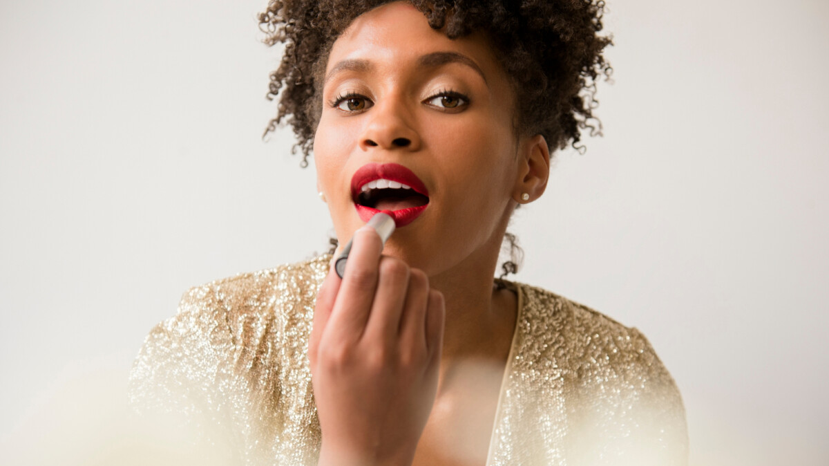 Foto: Batom na Black Friday: itens de maquiagem essenciais para compar ...