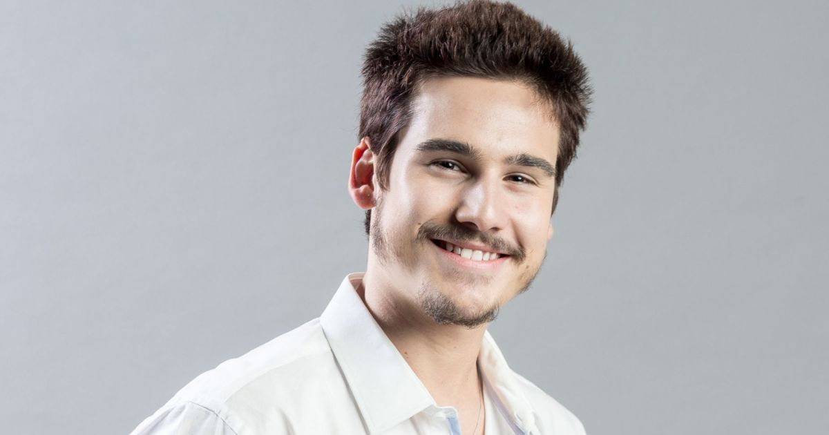 Nicolas Prattes revela namoro de três meses e faz primeira foto com ...