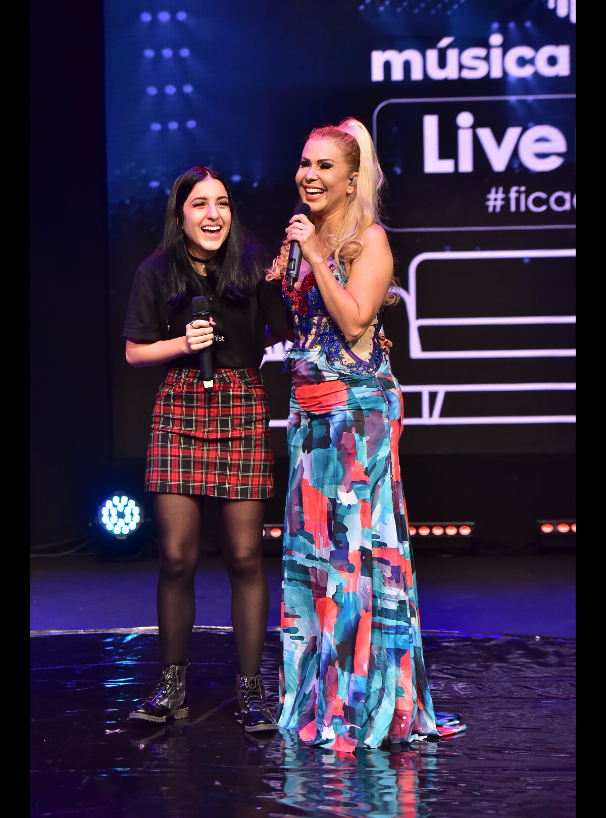 Foto: Joelma recebeu a filha Yasmin durante live - Purepeople
