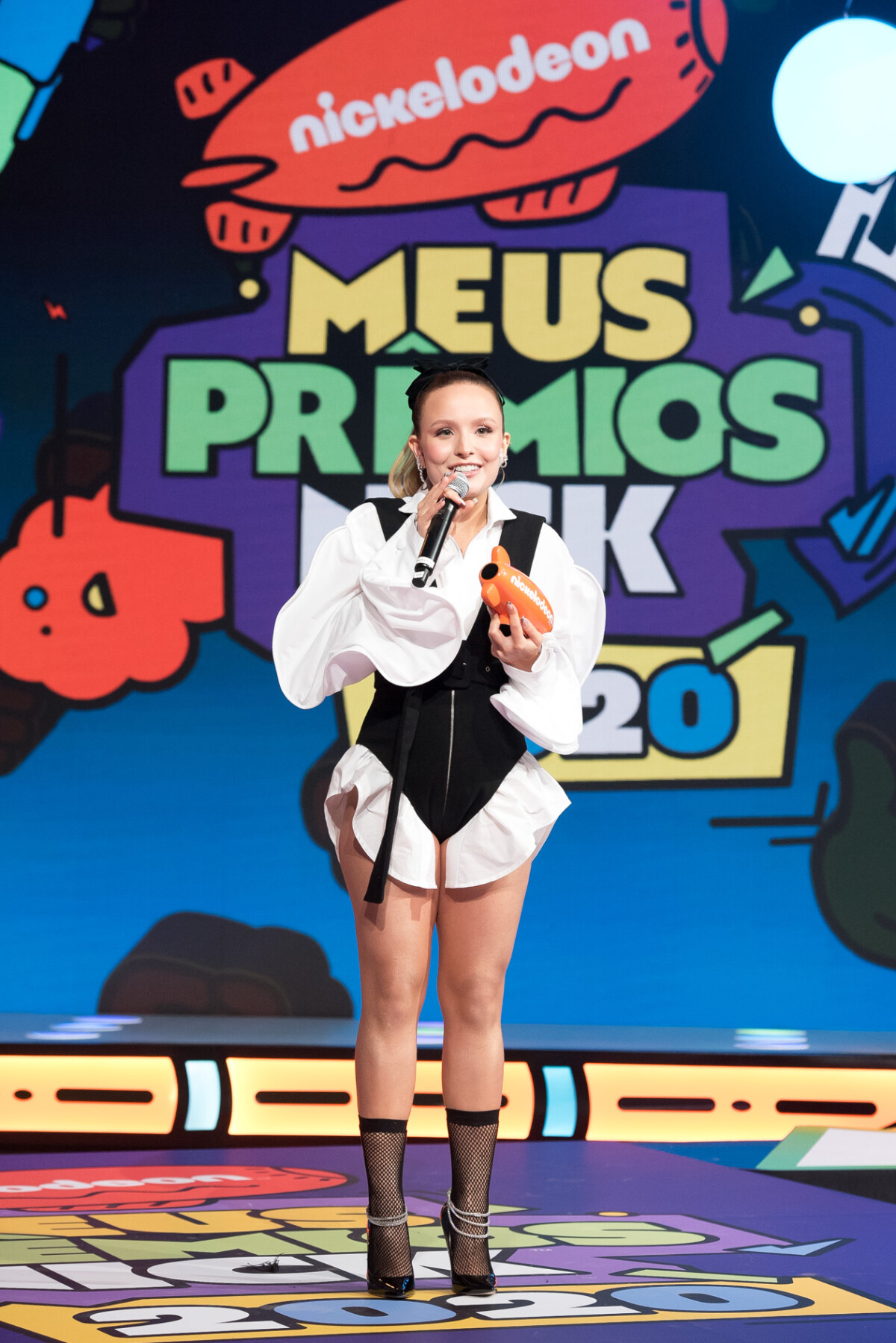 Foto: Larissa Manoela investe em body justo com manga bufante no 'Meus Prêmios Nick 2020 ...