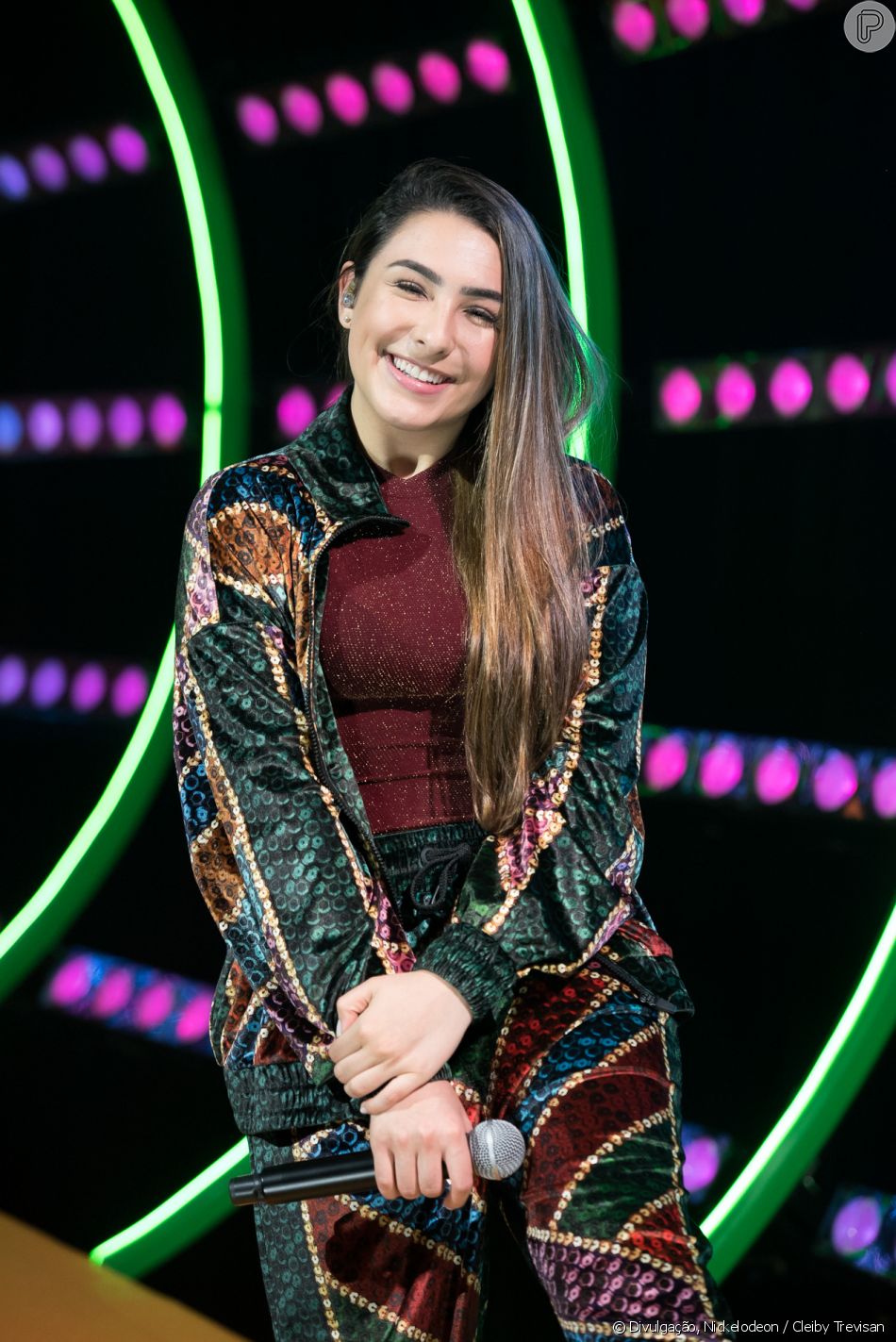 Bibi Tatto usa conjuntinho estampado no 'Meus Prêmios Nick 2020 ...