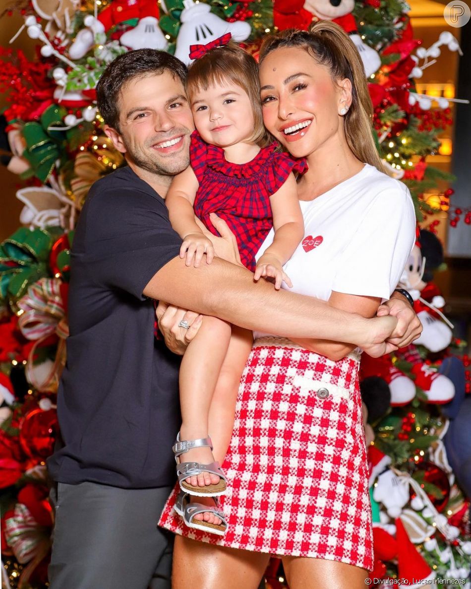 Sabrina Sato posa com a família e manda recado natalino para os ...