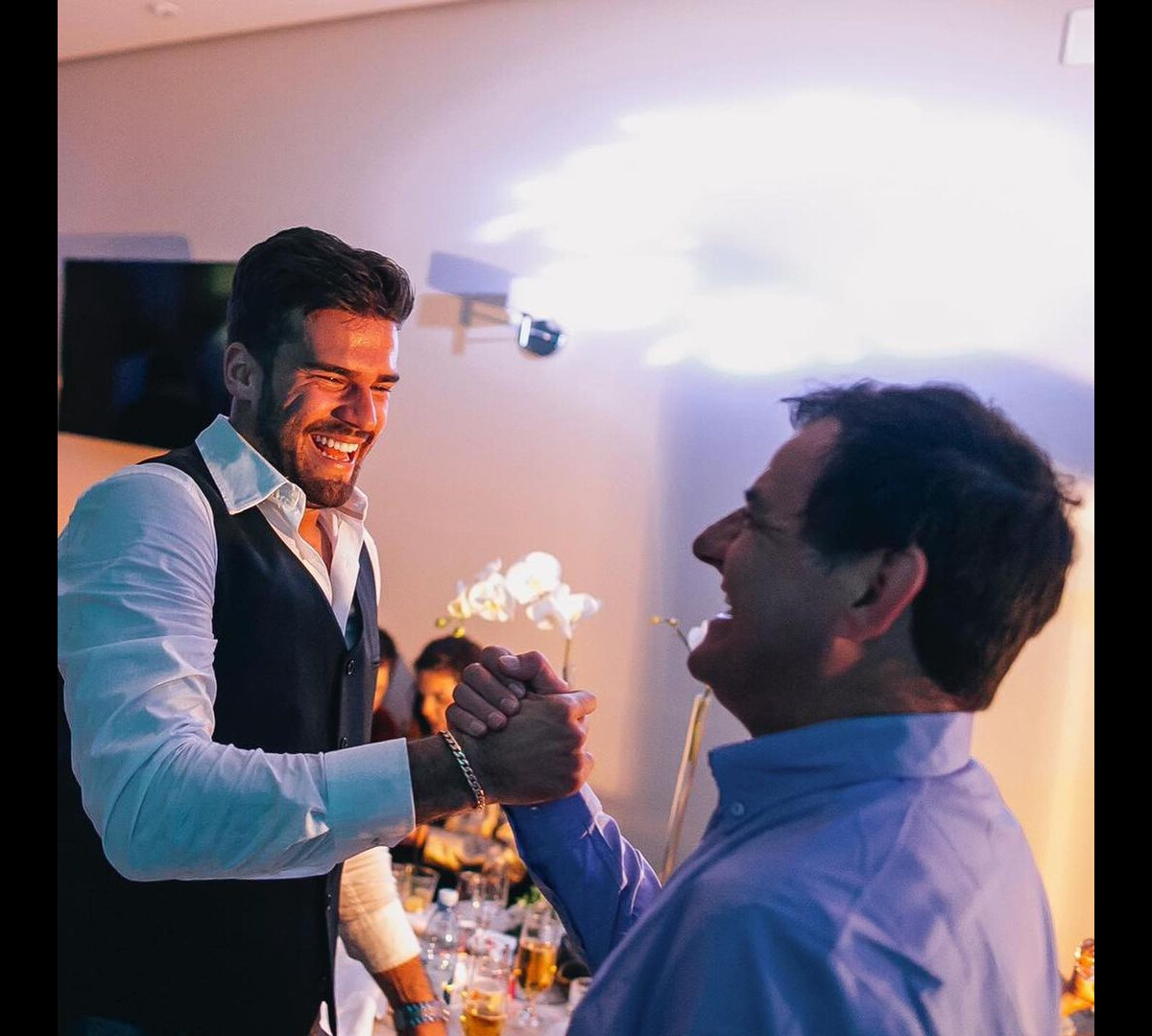 Foto: Pai do goleiro Alisson Becker morreu por afogamento após cair em ...