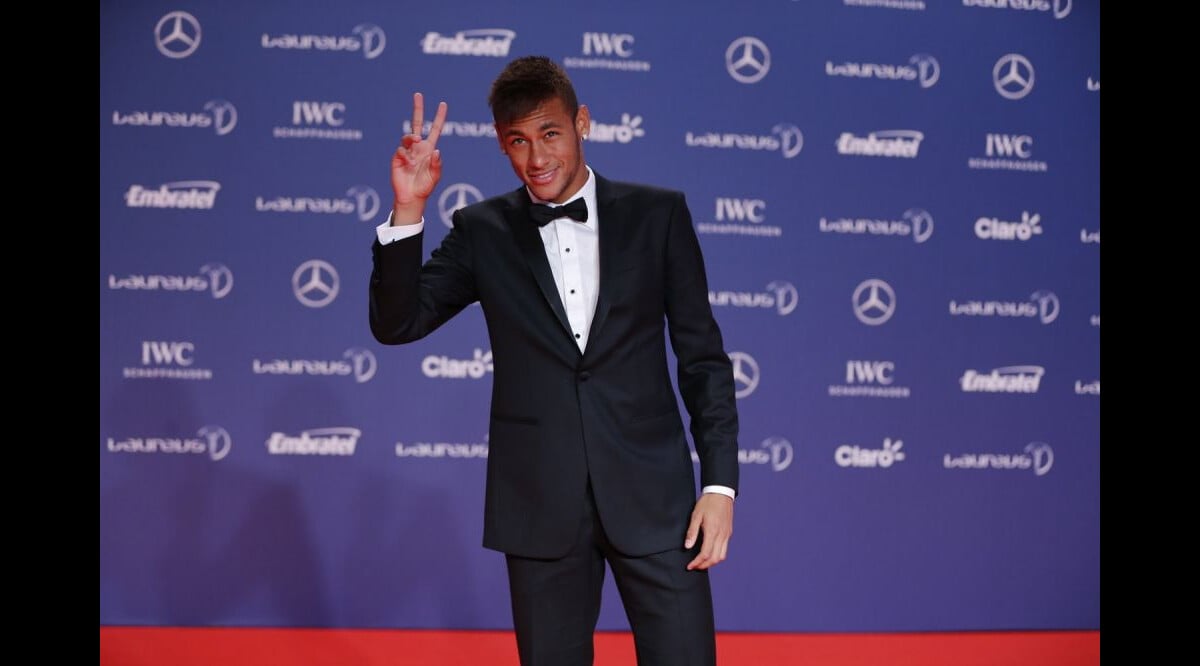 Foto: Neymar vestiu smoking, mas não levou o troféu no Laureus World ...