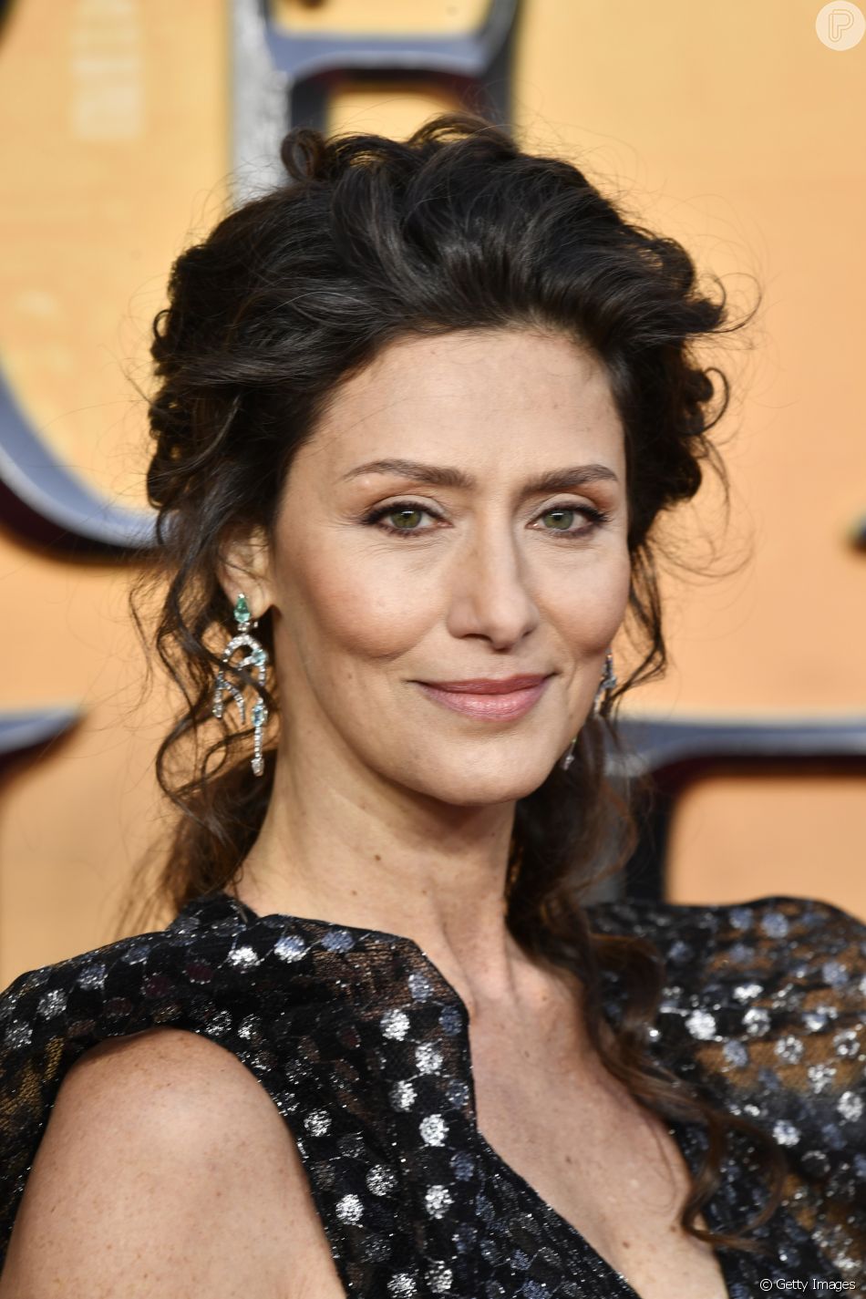 Vestido longo de Maria Fernanda Cândido rouba a cena em evento. Fotos ...