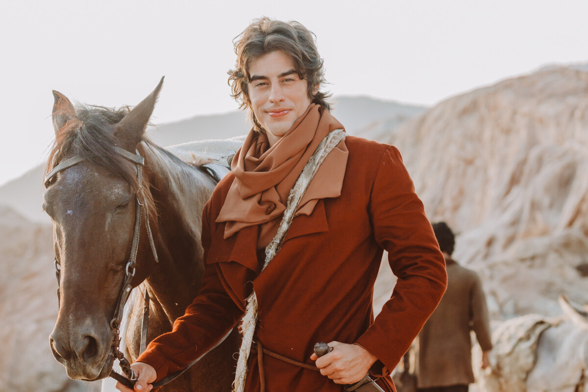 Foto: Vinícius Redd interpreta Ezer e Hofni na novela 'Reis' - Purepeople
