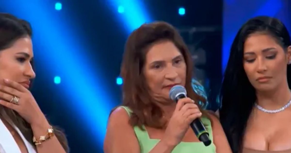 Simone e Simaria receberam a mãe, Mara Mendes, no palco do 'Domingão ...