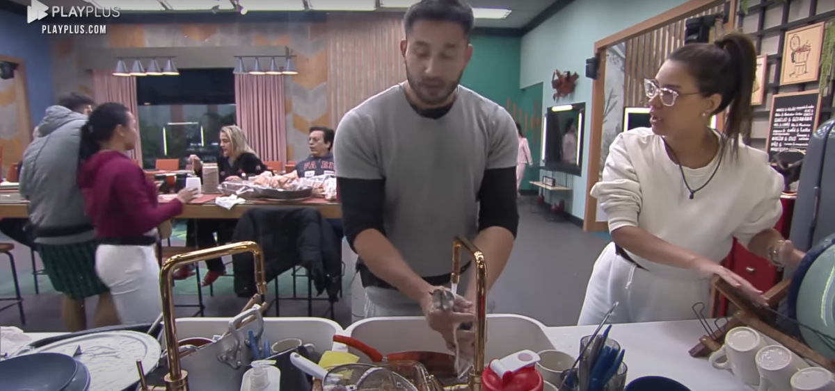 Foto: 'Power Couple 2022': Ivy e Fernando se oferecem para lavar a ...